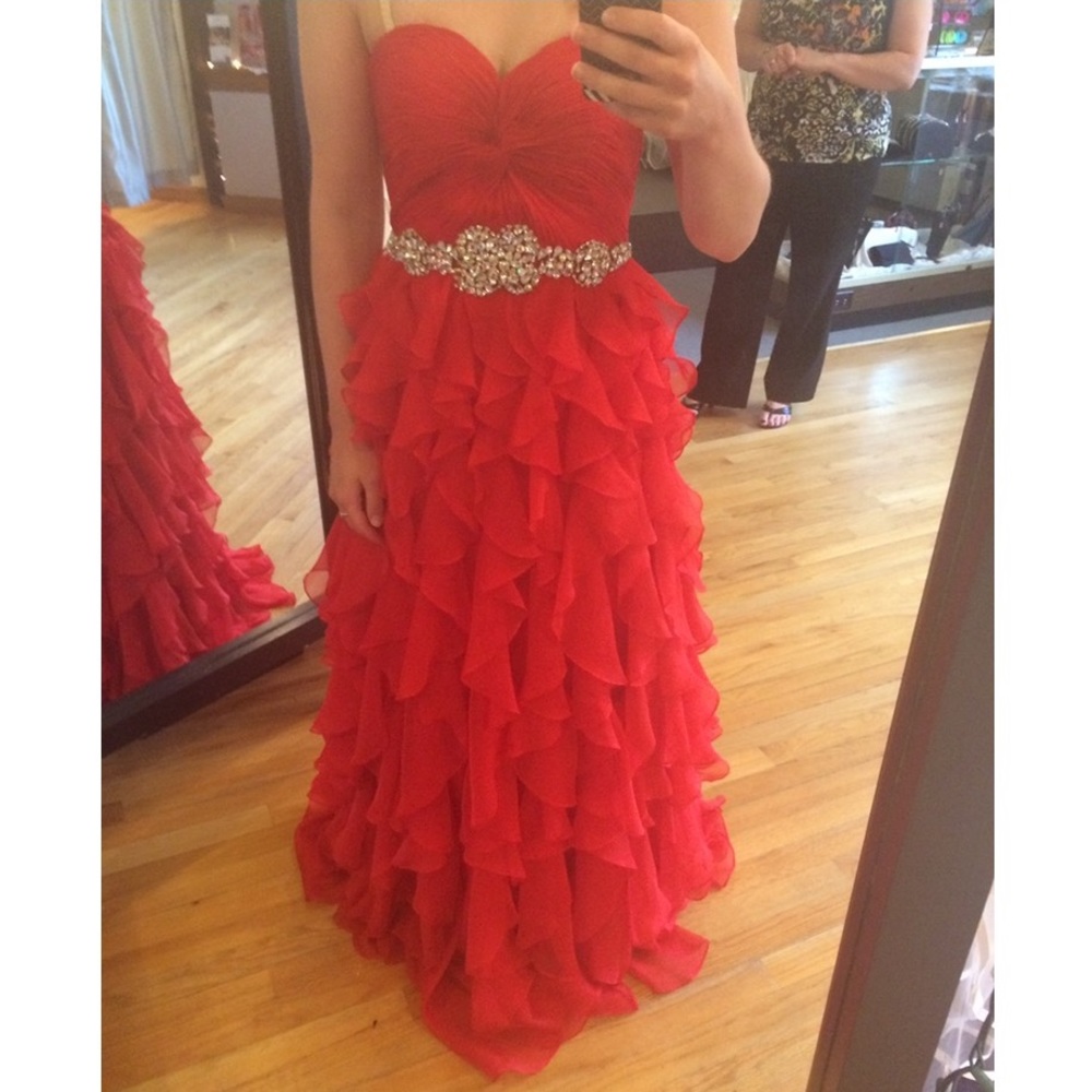 Gorgeous Red Prom Dress! - Gem